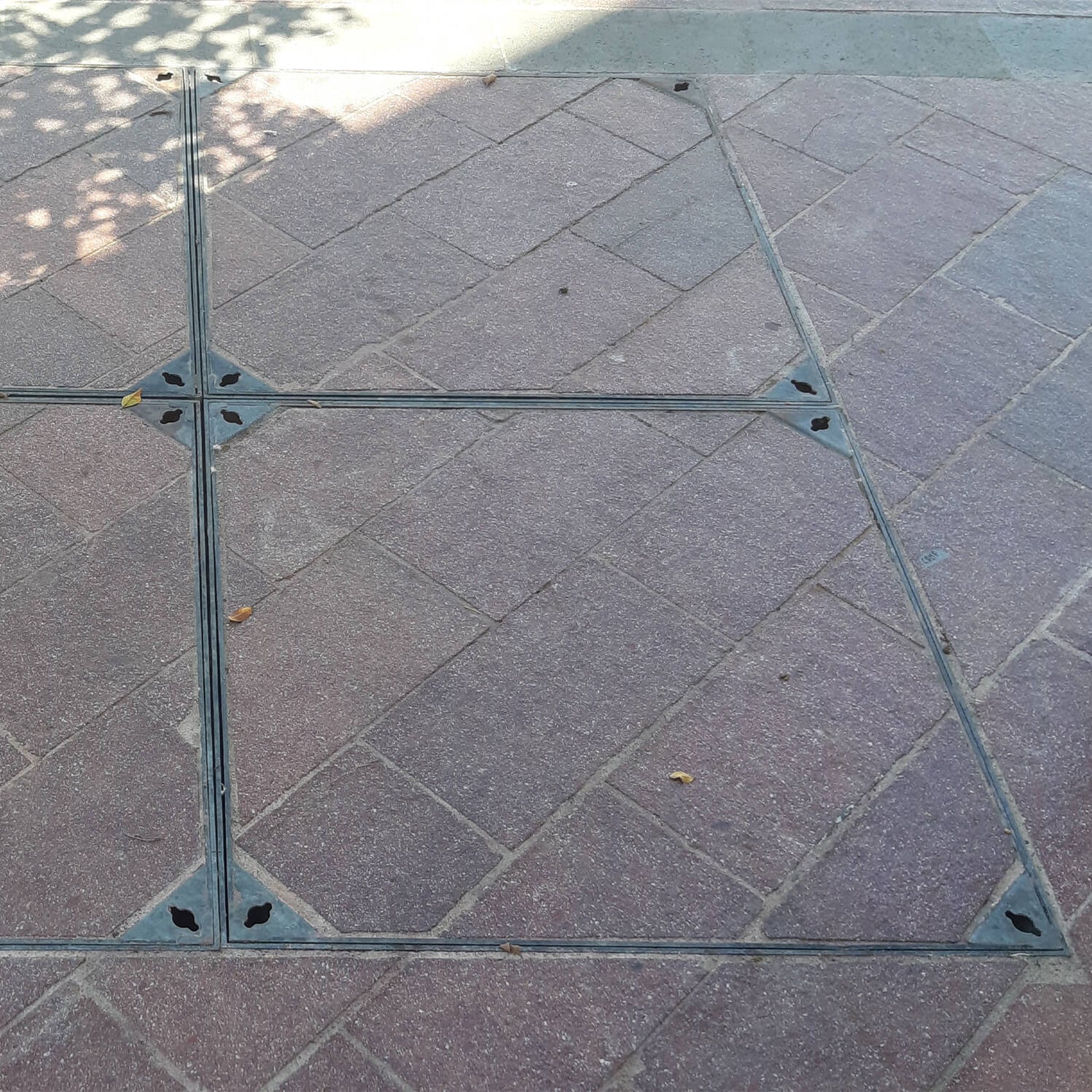 300 x 300mm Block Paving Manhole Cover W/ 100mm Recessed Tray — Eco ...